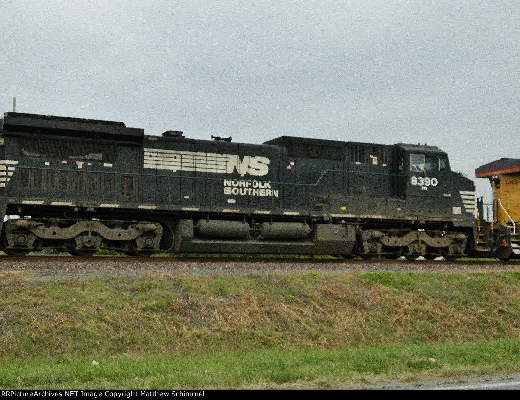 NS 8390